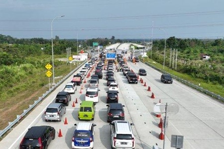 RIAUPAGI.com | Pada Akhir Mei 2025, Volume Lalulintas Kendaraan di Jalan Tol Sumatera Alami Lonjakan